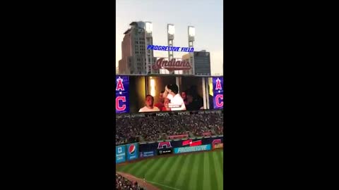 US: Baker Mayfield Chugs Beer in 3 Seconds at Indians Game - Spectee